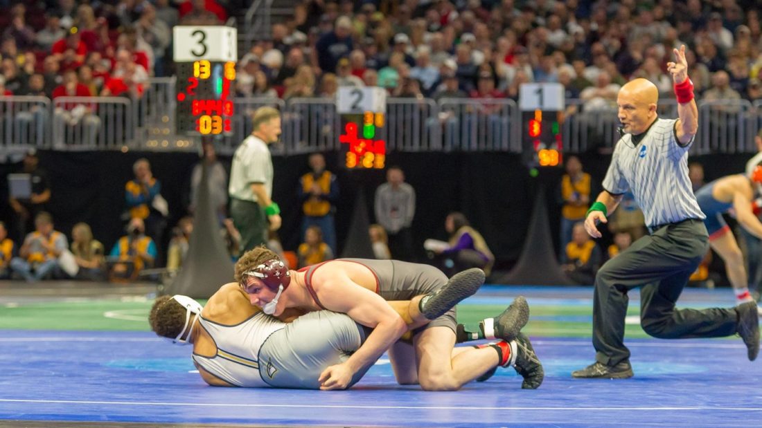 Behind four champs, No. 16 LHU rolls to title at Black Knight Invite ...